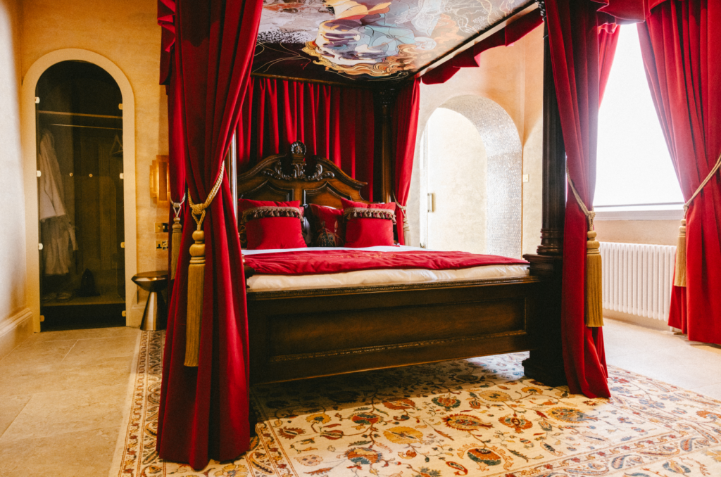 Alexander the Great Master Bedroom - Baloci